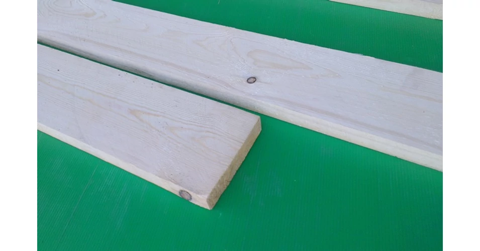 Borovi fenyő fűrészáru szárított 25x100x4800 mm US OF. szélezett ...